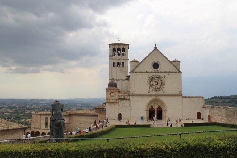 7 things to see in Assisi – Visit Assisi in one day - HPYB
